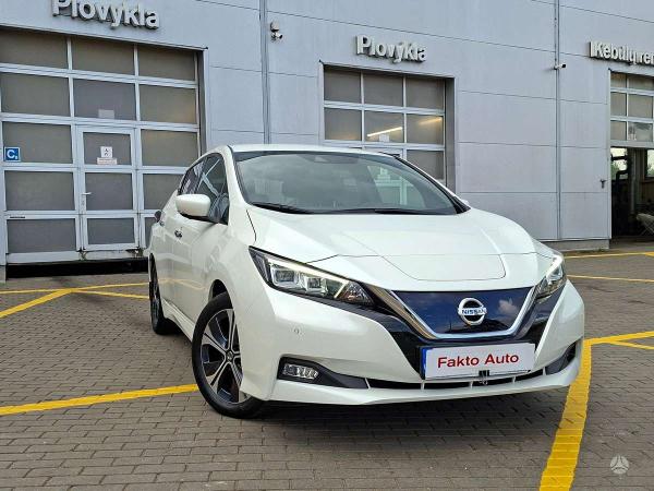 White Nissan Leaf 2022 in Vilnius, with an engine capacity of 0.00 L and mileage of 42 thousand km for 15200 €, photo 7 on AUTOMOTO.COM.LV