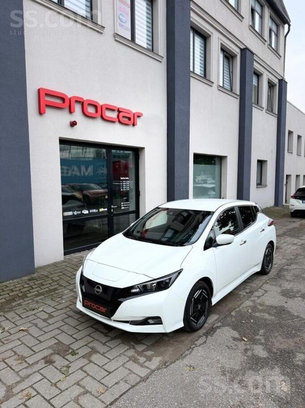 White Nissan Leaf 2022 in Riga, with an engine capacity of 0.00 L and mileage of 23 thousand km for 16300 €, photo 4 on AUTOMOTO.COM.LV