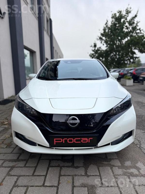 White Nissan Leaf 2022 in Riga, with an engine capacity of 0.00 L and mileage of 23 thousand km for 16300 €, photo 8 on AUTOMOTO.COM.LV