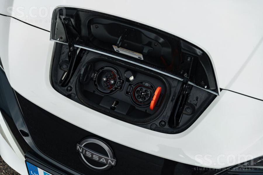 White Nissan Leaf 2022 in Riga, with an engine capacity of 0.00 L and mileage of 97 thousand km for 14980 €, photo 11 on AUTOMOTO.COM.LV