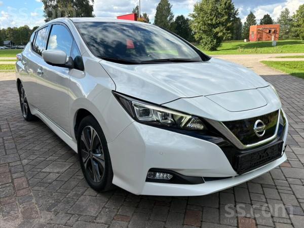 Ниссан Лиф 2022 в Елгава на AUTOMOTO.COM.LV Белый Ниссан Лиф 2022 в Елгава, объемом двигателя 0.00 л и пробегом 38 тыс. км за 15950 €, фото 4 на AUTOMOTO.COM.LV