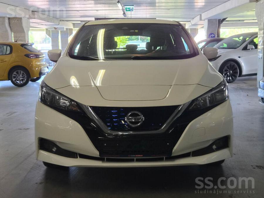 White Nissan Leaf 2022 in Riga, with an engine capacity of 0.00 L and mileage of 107 thousand km for 16950 €, photo 3 on AUTOMOTO.COM.LV