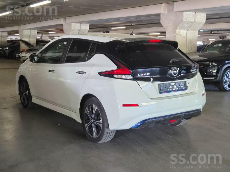 White Nissan Leaf 2022 in Riga, with an engine capacity of 0.00 L and mileage of 107 thousand km for 16950 €, photo 7 on AUTOMOTO.COM.LV