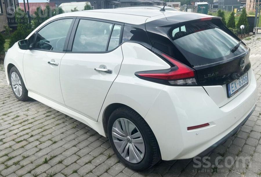Balts Nissan Leaf 2023 Rīga, ar dzinēja tilpumu 0.00 L un nobraukumu 52 tūkst. km par 13500 €, foto 3 vietnē AUTOMOTO.COM.LV