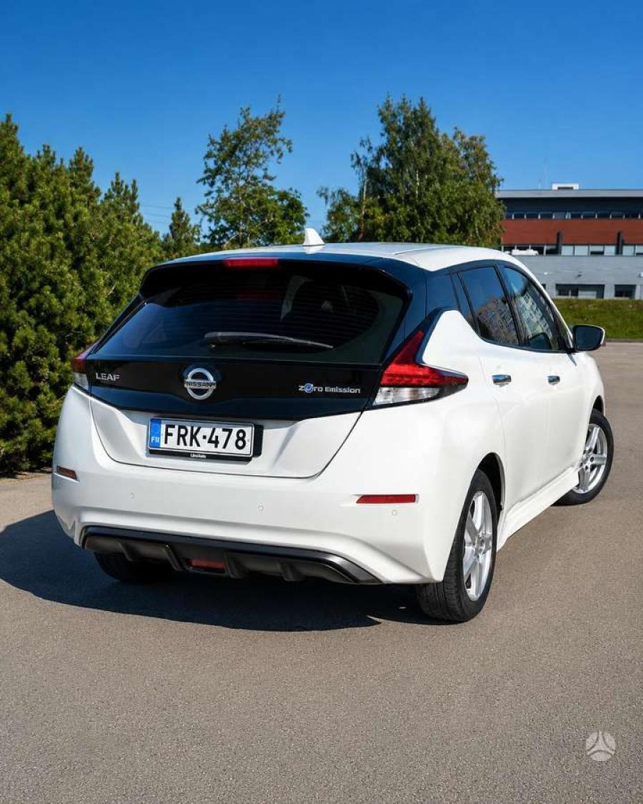 White Nissan Leaf 2023 in Siauliai, with an engine capacity of 0.00 L and mileage of 102 thousand km for 13500 €, photo 3 on AUTOMOTO.COM.LV