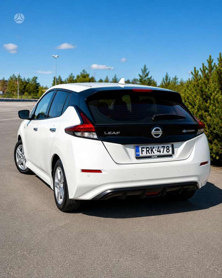 White Nissan Leaf 2023 in Siauliai, with an engine capacity of 0.00 L and mileage of 102 thousand km for 13500 €, photo 4 on AUTOMOTO.COM.LV