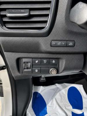 White Nissan Leaf 2023 in Siauliai, with an engine capacity of 0.00 L and mileage of 102 thousand km for 13500 €, photo 11 on AUTOMOTO.COM.LV