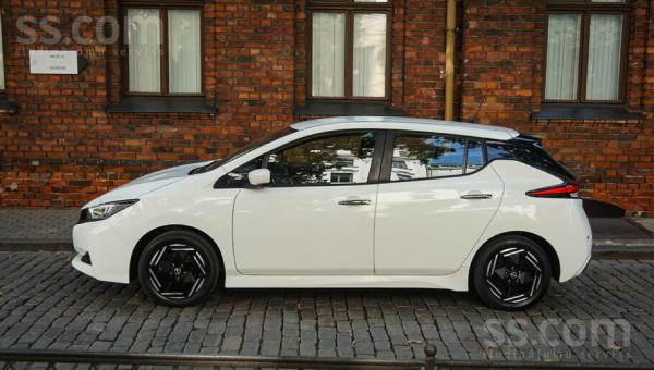 White Nissan Leaf 2023 in Riga, with an engine capacity of 0.00 L and mileage of 62 thousand km for 15450 €, photo 2 on AUTOMOTO.COM.LV