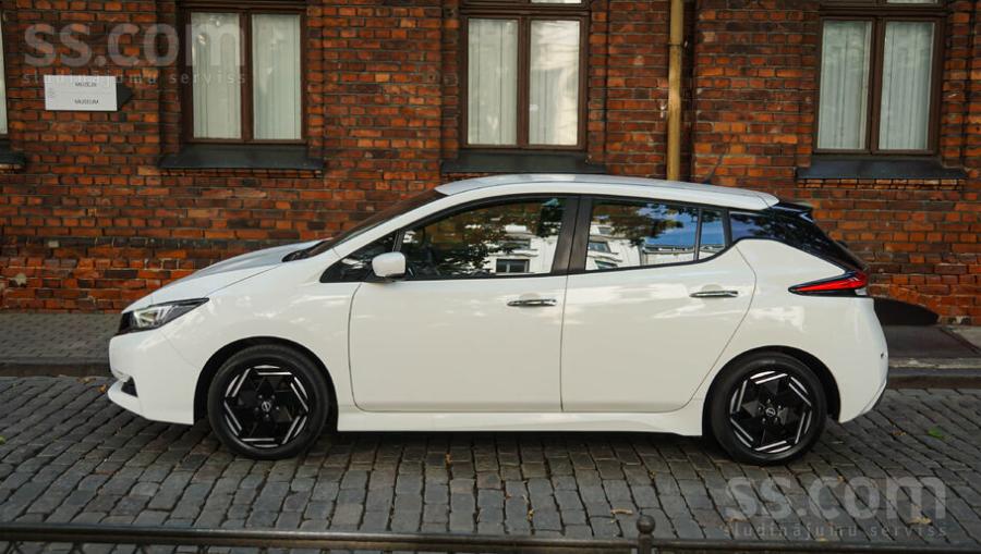 Balts Nissan Leaf 2023 Rīga, ar dzinēja tilpumu 0.00 L un nobraukumu 62 tūkst. km par 15450 €, foto 3 vietnē AUTOMOTO.COM.LV