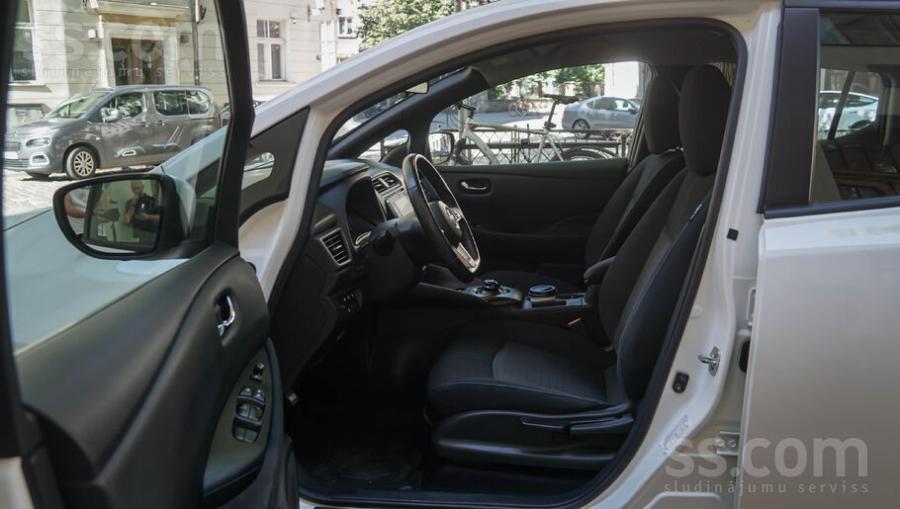 Balts Nissan Leaf 2023 Rīga, ar dzinēja tilpumu 0.00 L un nobraukumu 62 tūkst. km par 15450 €, foto 8 vietnē AUTOMOTO.COM.LV