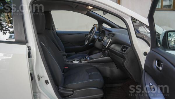 White Nissan Leaf 2023 in Riga, with an engine capacity of 0.00 L and mileage of 62 thousand km for 15450 €, photo 10 on AUTOMOTO.COM.LV
