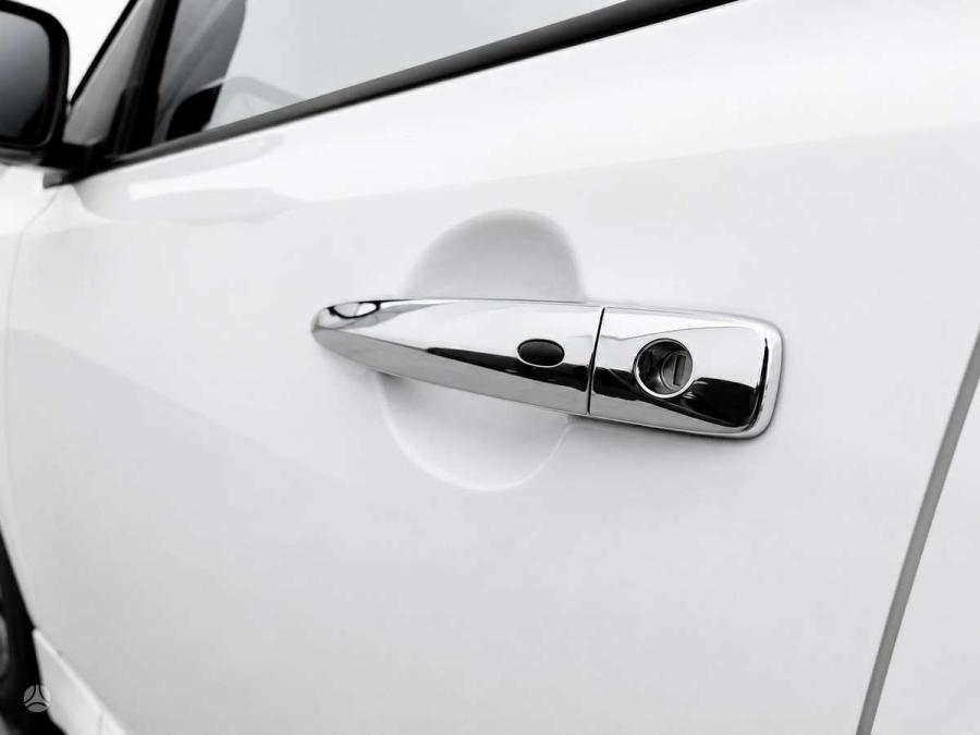 White Nissan Leaf 2023 in Riga, with an engine capacity of 0.00 L and mileage of 68 thousand km for 16890 €, photo 14 on AUTOMOTO.COM.LV