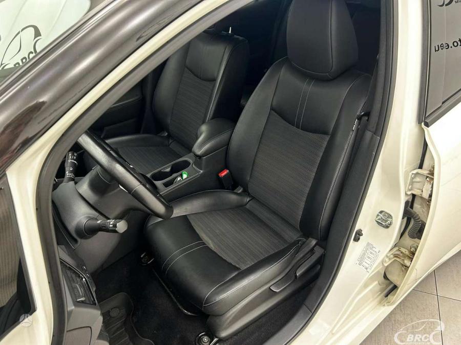 White Nissan Leaf 2023 in Vilnius, with an engine capacity of 0.00 L and mileage of 115 thousand km for 18300 €, photo 7 on AUTOMOTO.COM.LV