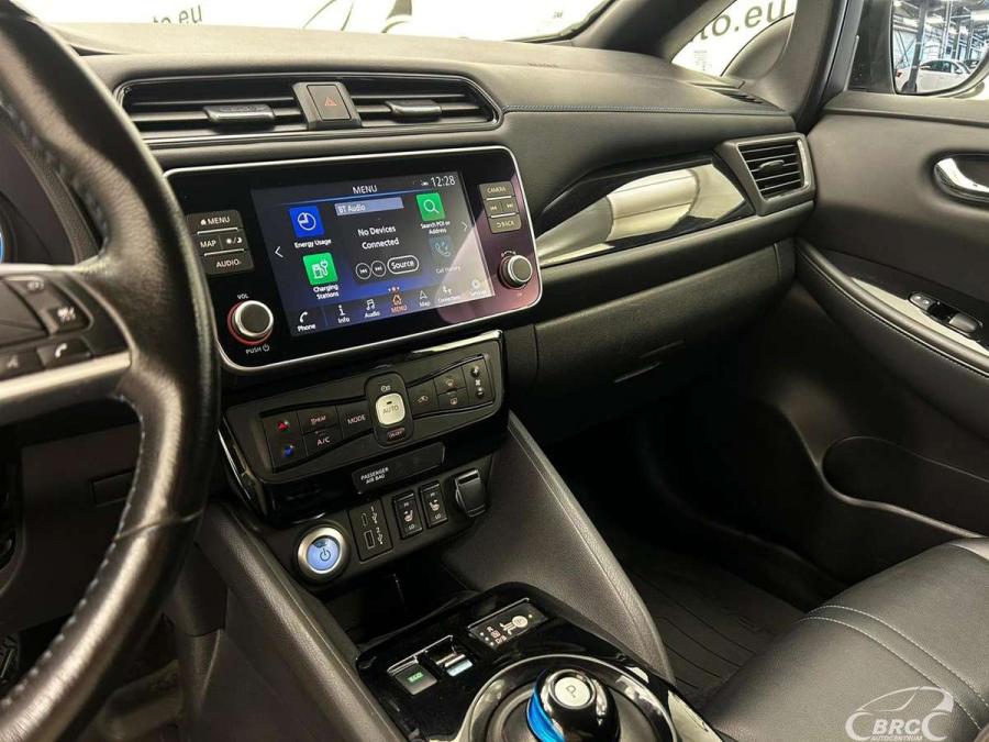 White Nissan Leaf 2023 in Vilnius, with an engine capacity of 0.00 L and mileage of 115 thousand km for 18300 €, photo 18 on AUTOMOTO.COM.LV