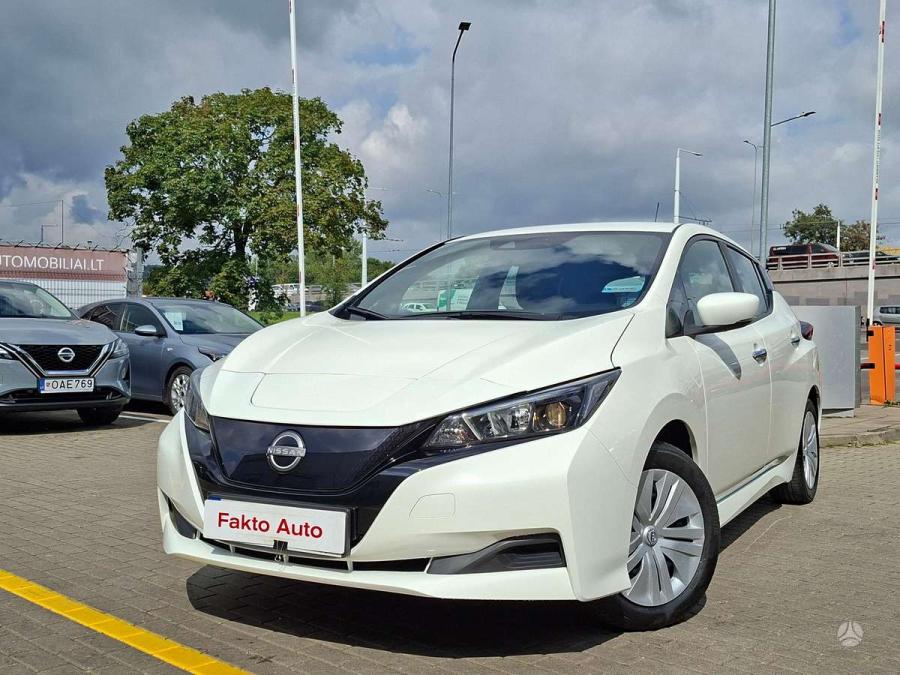 White Nissan Leaf 2023 in Vilnius, with an engine capacity of 0.00 L and mileage of 30 thousand km for 14950 €, photo 1 on AUTOMOTO.COM.LV