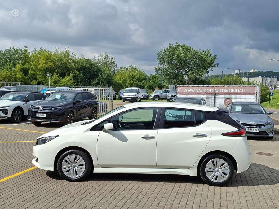 White Nissan Leaf 2023 in Vilnius, with an engine capacity of 0.00 L and mileage of 30 thousand km for 14950 €, photo 3 on AUTOMOTO.COM.LV