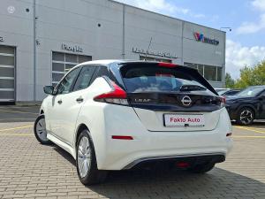 White Nissan Leaf 2023 in Vilnius, with an engine capacity of 0.00 L and mileage of 30 thousand km for 14950 €, photo 4 on AUTOMOTO.COM.LV