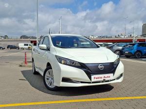 White Nissan Leaf 2023 in Vilnius, with an engine capacity of 0.00 L and mileage of 30 thousand km for 14950 €, photo 7 on AUTOMOTO.COM.LV