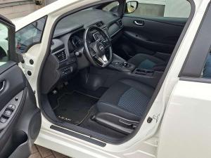 White Nissan Leaf 2023 in Vilnius, with an engine capacity of 0.00 L and mileage of 30 thousand km for 14950 €, photo 8 on AUTOMOTO.COM.LV