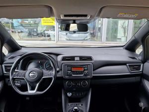 White Nissan Leaf 2023 in Vilnius, with an engine capacity of 0.00 L and mileage of 30 thousand km for 14950 €, photo 10 on AUTOMOTO.COM.LV