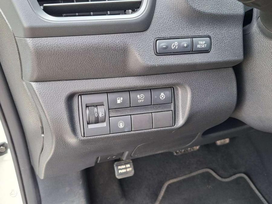 White Nissan Leaf 2023 in Vilnius, with an engine capacity of 0.00 L and mileage of 30 thousand km for 14950 €, photo 14 on AUTOMOTO.COM.LV