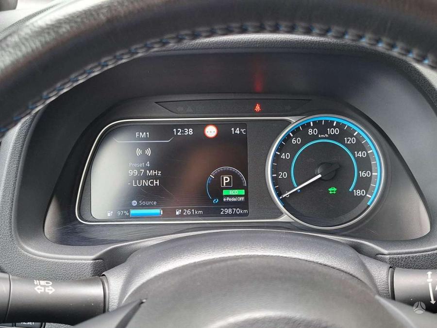 White Nissan Leaf 2023 in Vilnius, with an engine capacity of 0.00 L and mileage of 30 thousand km for 14950 €, photo 15 on AUTOMOTO.COM.LV