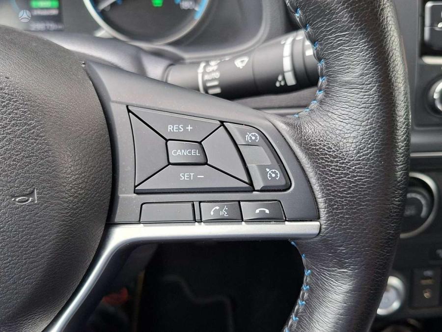 White Nissan Leaf 2023 in Vilnius, with an engine capacity of 0.00 L and mileage of 30 thousand km for 14950 €, photo 19 on AUTOMOTO.COM.LV