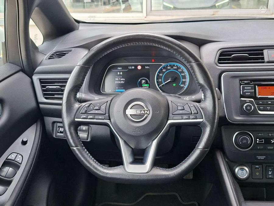 White Nissan Leaf 2023 in Vilnius, with an engine capacity of 0.00 L and mileage of 30 thousand km for 14950 €, photo 20 on AUTOMOTO.COM.LV