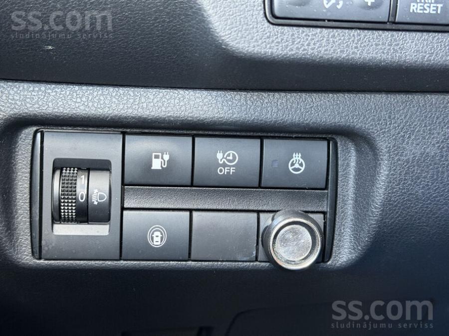 Balts Nissan Leaf 2023 Rīga, ar dzinēja tilpumu 0.00 L un nobraukumu 102 tūkst. km par 14500 €, foto 29 vietnē AUTOMOTO.COM.LV