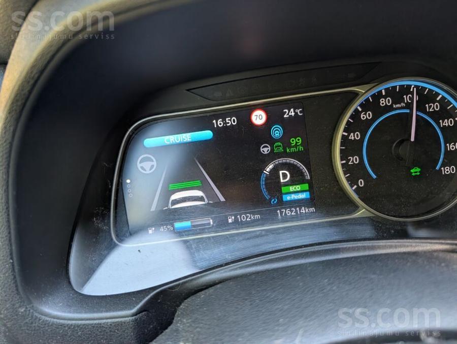 Balts Nissan Leaf 2018 Jelgava, ar dzinēja tilpumu 0.00 L un nobraukumu 180 tūkst. km par 10000 €, foto 3 vietnē AUTOMOTO.COM.LV