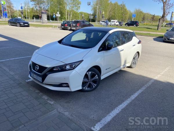 White Nissan Leaf 2018 in Jelgava, with an engine capacity of 0.00 L and mileage of 180 thousand km for 10000 €, photo 3 on AUTOMOTO.COM.LV