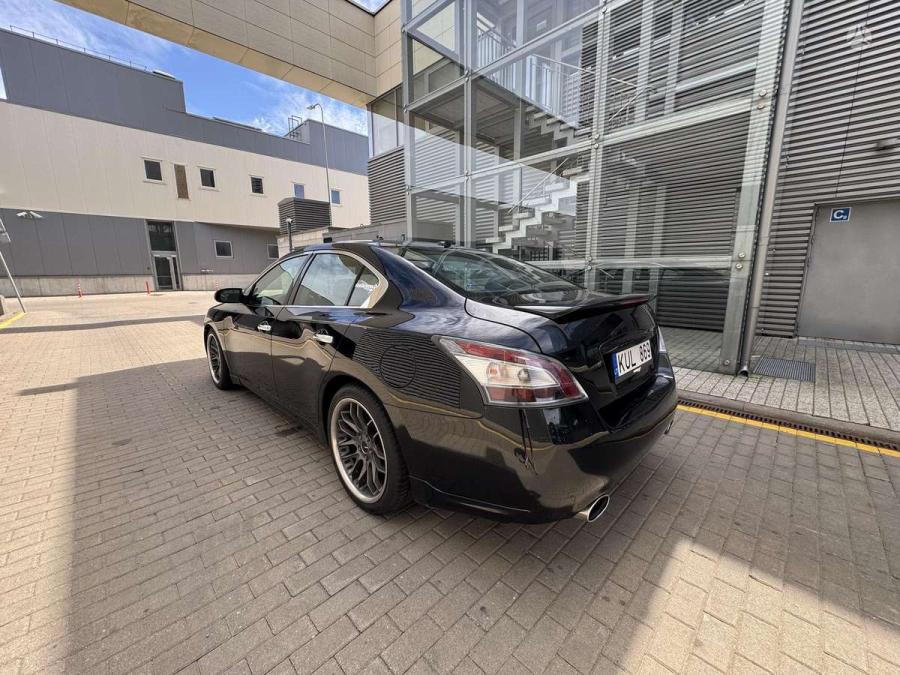 Black Nissan Maxima 2012 in Vilnius, with an engine capacity of 3.50 L and mileage of 262 thousand km for 5500 €, photo 8 on AUTOMOTO.COM.LV