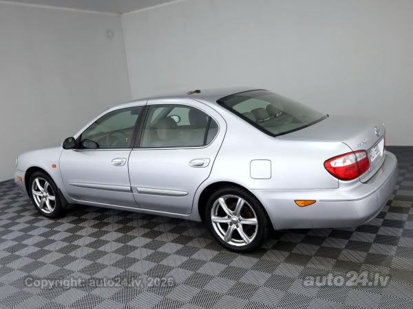 Pelēks Nissan Maxima 2002 Tallina, ar dzinēja tilpumu 3.00 L un nobraukumu 289 tūkst. km par 999 €, foto 5 vietnē AUTOMOTO.COM.LV