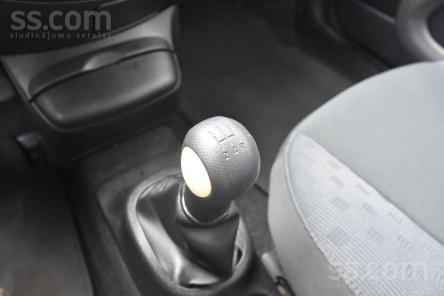 Pelēks Nissan Micra 2005 Rīga, ar dzinēja tilpumu 1.20 L un nobraukumu 103 tūkst. km par 1500 €, foto 16 vietnē AUTOMOTO.COM.LV