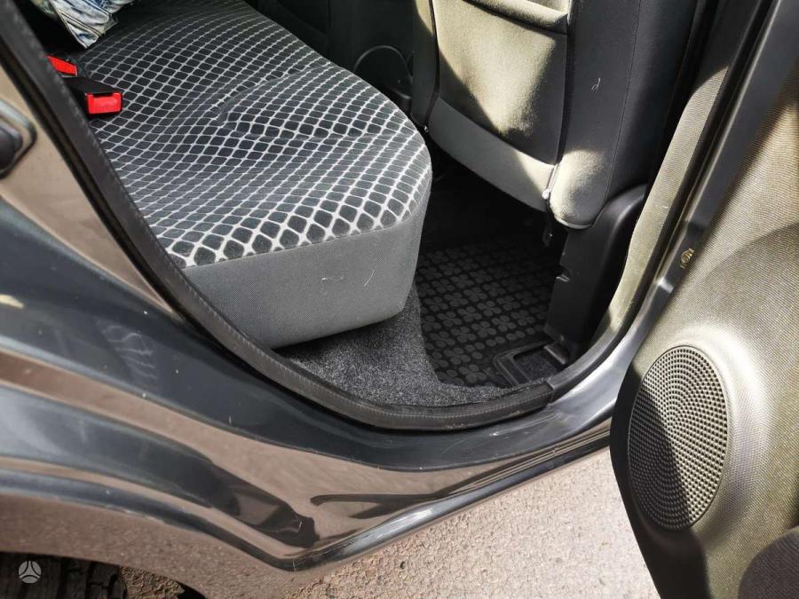 Grey Nissan Micra 2006 in Vilnius, with an engine capacity of 1.40 L and mileage of 133 thousand km for 2850 €, photo 15 on AUTOMOTO.COM.LV