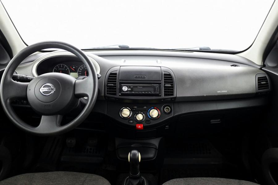 Red Nissan Micra 2005 in Tallinn, with an engine capacity of 1.20 L and mileage of 283 thousand km for 899 €, photo 6 on AUTOMOTO.COM.LV