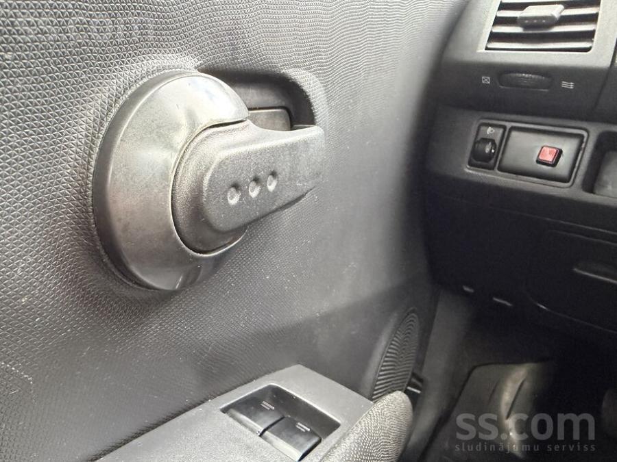 Sarkans Nissan Micra 2008 Talsi, ar dzinēja tilpumu 1.20 L un nobraukumu 246 tūkst. km par 1550 €, foto 12 vietnē AUTOMOTO.COM.LV