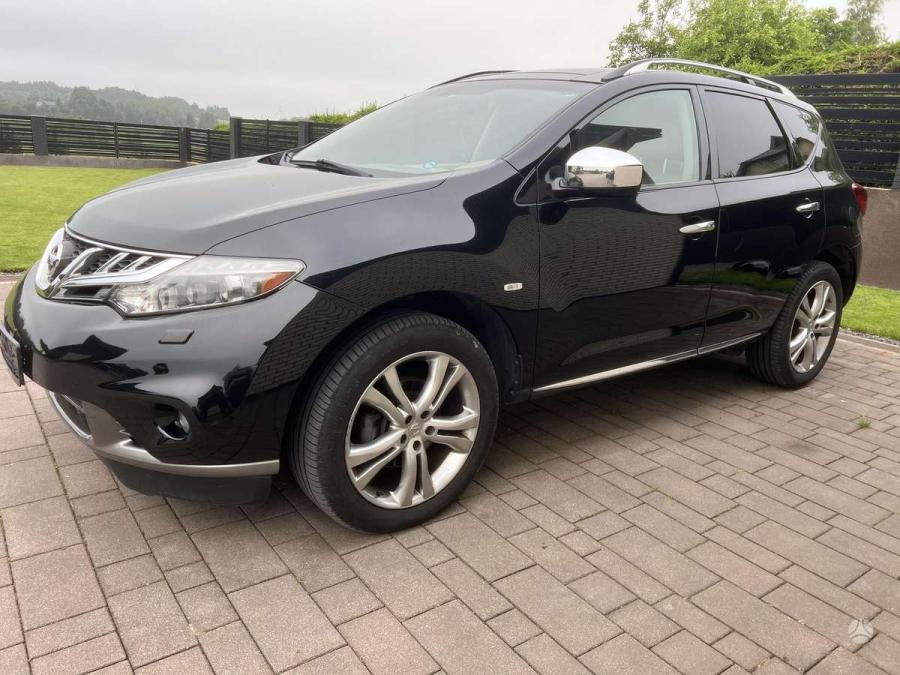 Black Nissan Murano 2011 in Telschi, with an engine capacity of 2.50 L and mileage of 195 thousand km for 5199 €, photo 4 on AUTOMOTO.COM.LV