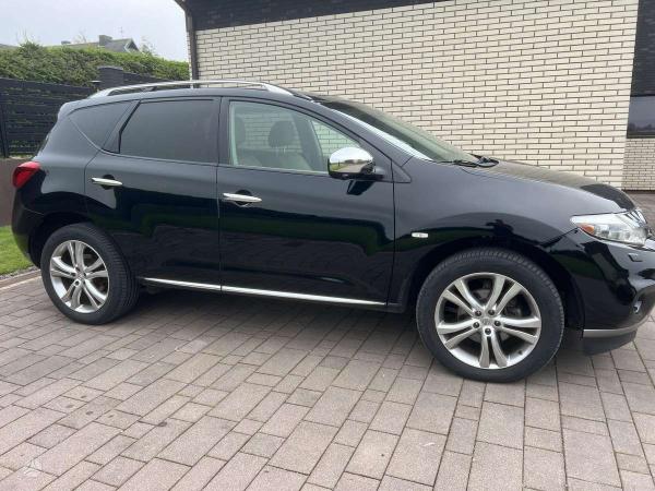 Black Nissan Murano 2011 in Telschi, with an engine capacity of 2.50 L and mileage of 195 thousand km for 5199 €, photo 4 on AUTOMOTO.COM.LV