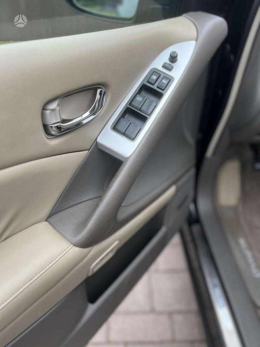 Black Nissan Murano 2011 in Telschi, with an engine capacity of 2.50 L and mileage of 195 thousand km for 5199 €, photo 14 on AUTOMOTO.COM.LV