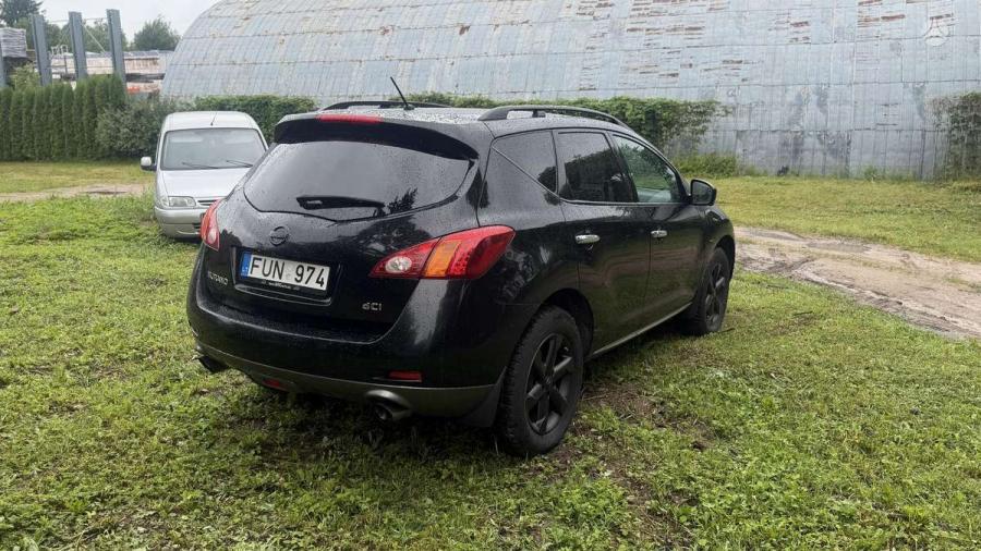 Black Nissan Murano 2012 in Vilnius, with an engine capacity of 2.49 L and mileage of 287 thousand km for 3300 €, photo 8 on AUTOMOTO.COM.LV