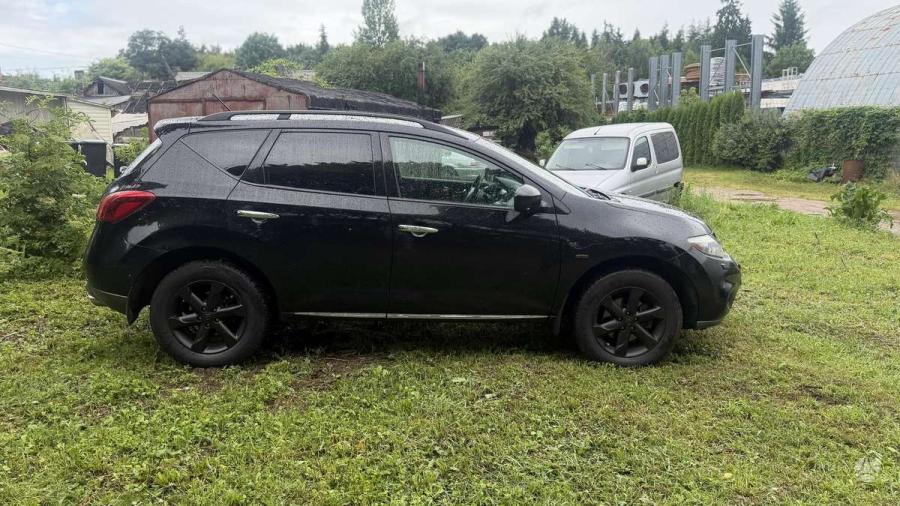 Black Nissan Murano 2012 in Vilnius, with an engine capacity of 2.49 L and mileage of 287 thousand km for 3300 €, photo 9 on AUTOMOTO.COM.LV