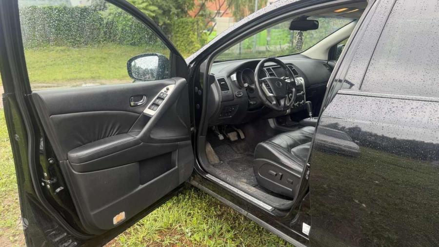Black Nissan Murano 2012 in Vilnius, with an engine capacity of 2.49 L and mileage of 287 thousand km for 3300 €, photo 10 on AUTOMOTO.COM.LV