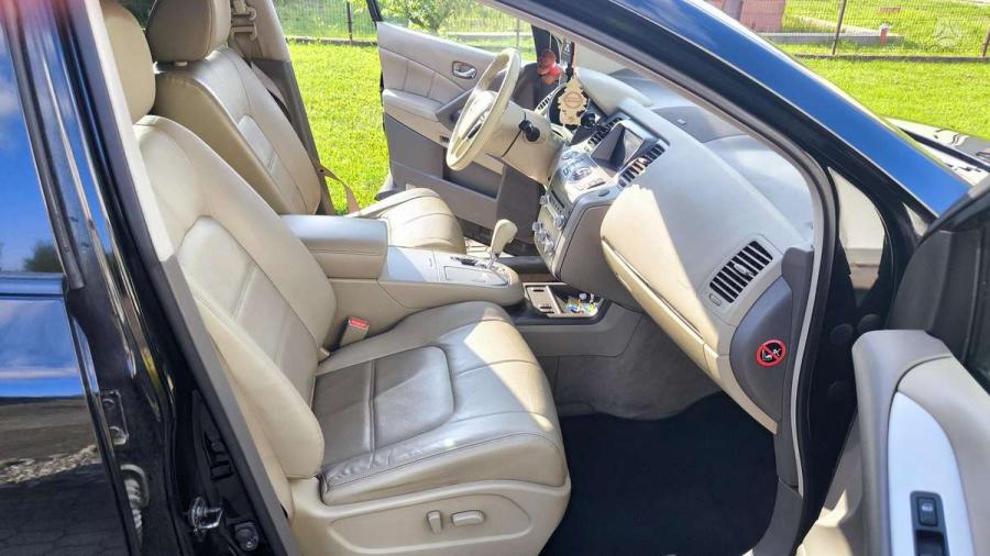Black Nissan Murano 2012 in Jonava, with an engine capacity of 2.49 L and mileage of 280 thousand km for 6000 €, photo 10 on AUTOMOTO.COM.LV