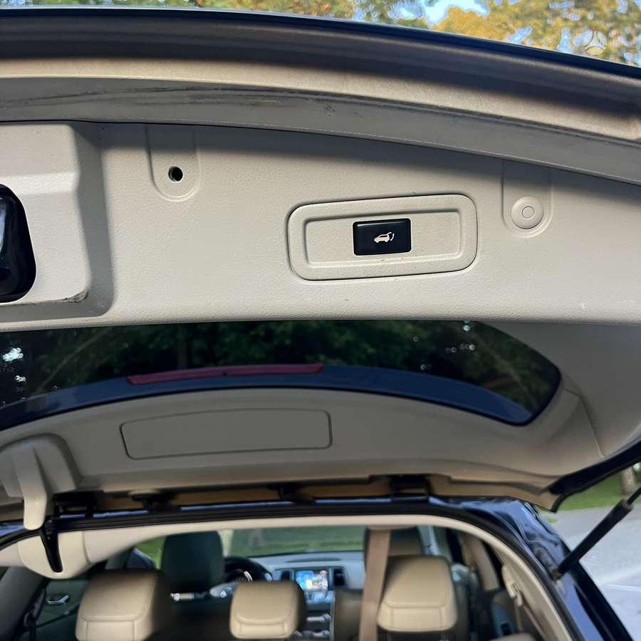 Black Nissan Murano 2013 in Kaunas, with an engine capacity of 2.49 L and mileage of 170 thousand km for 5600 €, photo 14 on AUTOMOTO.COM.LV
