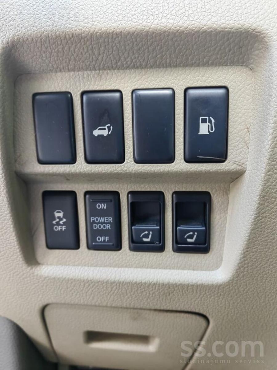 Melns Nissan Murano 2014 Jelgava, ar dzinēja tilpumu 2.50 L un nobraukumu 170 tūkst. km par 7400 €, foto 15 vietnē AUTOMOTO.COM.LV