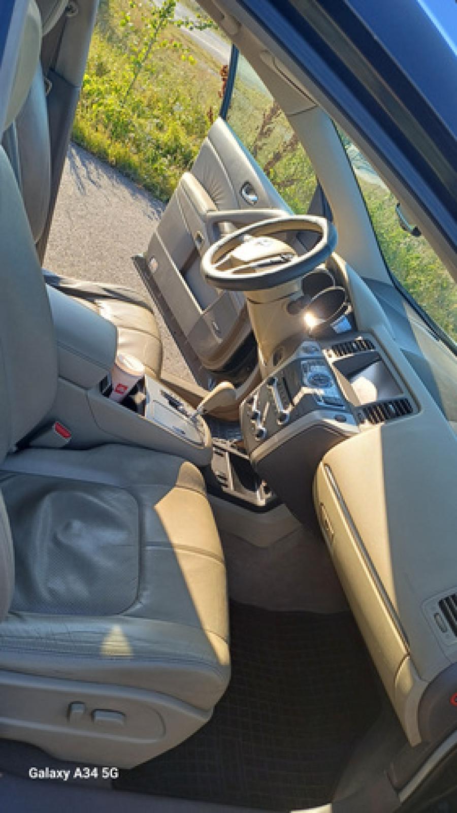 Black Nissan Murano 2011 in Paldiski, with an engine capacity of 0.00 L and mileage of 255 thousand km for 7000 €, photo 11 on AUTOMOTO.COM.LV