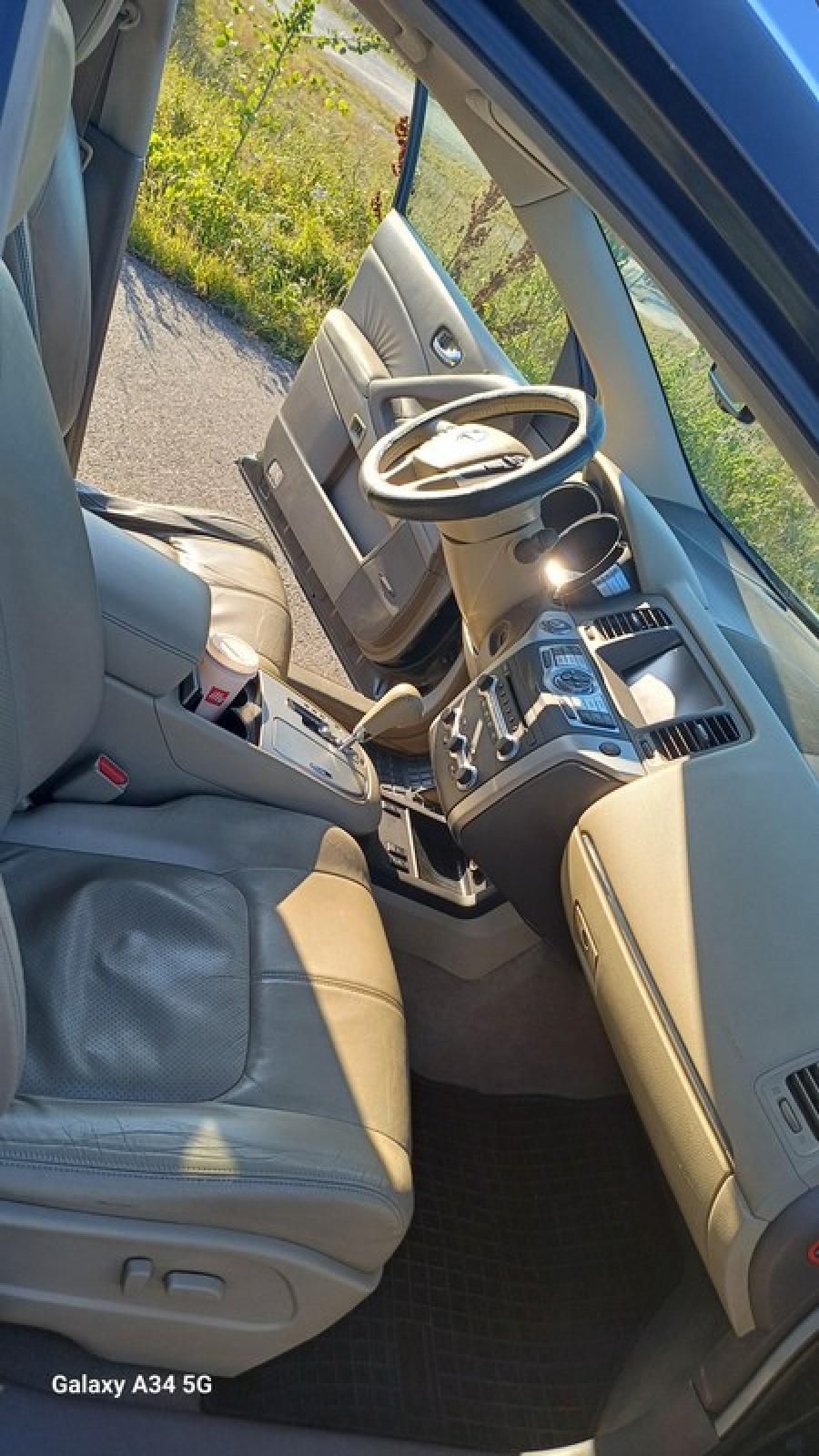 Black Nissan Murano 2011 in Paldiski, with an engine capacity of 0.00 L and mileage of 255 thousand km for 7000 €, photo 23 on AUTOMOTO.COM.LV