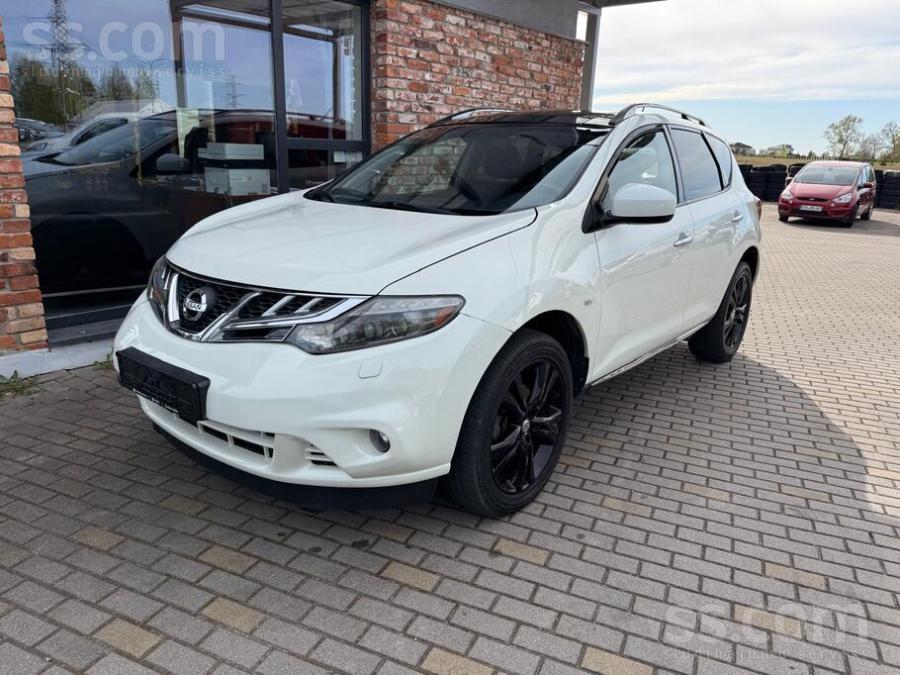 White Nissan Murano 2010 in Talsi, with an engine capacity of 2.50 L and mileage of 219 thousand km for 9970 €, photo 1 on AUTOMOTO.COM.LV