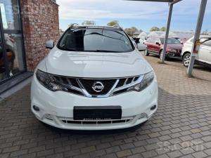 White Nissan Murano 2010 in Talsi, with an engine capacity of 2.50 L and mileage of 219 thousand km for 9970 €, photo 3 on AUTOMOTO.COM.LV